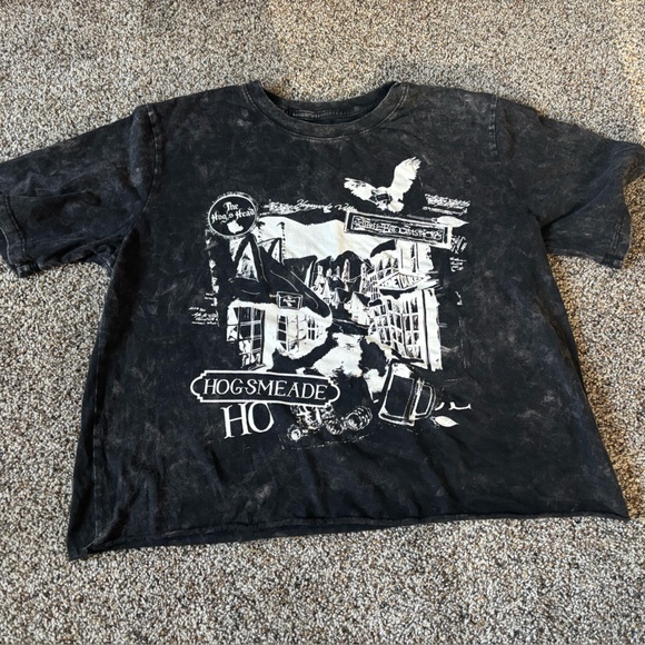 Warner Bros. | Tops | Cropped Top Hogwarts Pre Loved Graphic Black ...